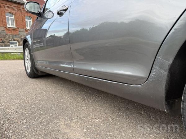 Grey Volkswagen Jetta 2006 in Daugavpils, with an engine capacity of 1.60 L and mileage of 350 thousand km for 1650 €, photo 7 on AUTOMOTO.COM.LV