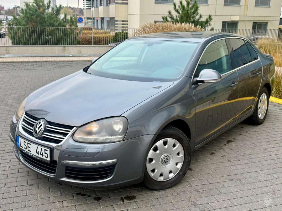 Pelēks Volkswagen Jetta 2006 Viļņa, ar dzinēja tilpumu 1.98 L un nobraukumu 235 tūkst. km par 1250 €, foto 1 vietnē AUTOMOTO.COM.LV