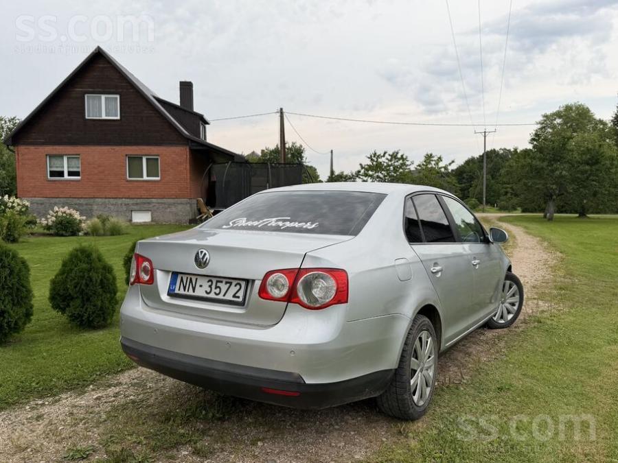 Grey Volkswagen Jetta 2006 in Gulbene, with an engine capacity of 1.90 L and mileage of 390 thousand km for 900 €, photo 3 on AUTOMOTO.COM.LV