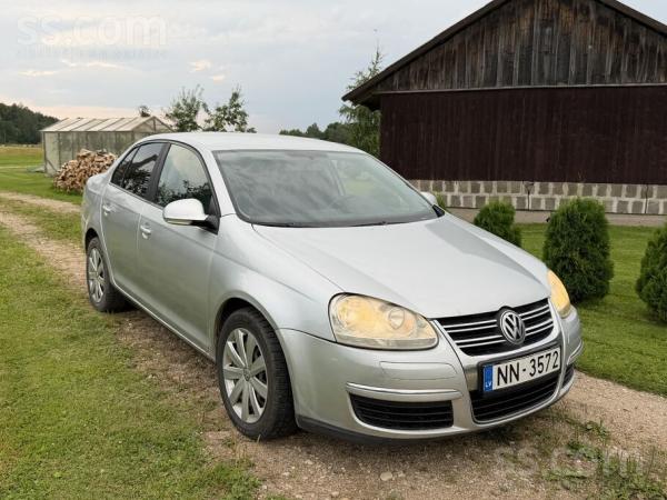 Grey Volkswagen Jetta 2006 in Gulbene, with an engine capacity of 1.90 L and mileage of 390 thousand km for 900 €, photo 3 on AUTOMOTO.COM.LV