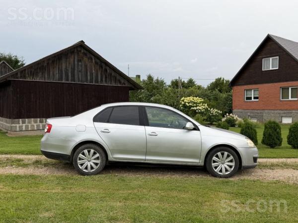Grey Volkswagen Jetta 2006 in Gulbene, with an engine capacity of 1.90 L and mileage of 390 thousand km for 900 €, photo 4 on AUTOMOTO.COM.LV