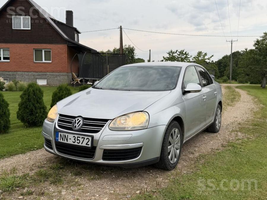 Grey Volkswagen Jetta 2006 in Gulbene, with an engine capacity of 1.90 L and mileage of 390 thousand km for 900 €, photo 7 on AUTOMOTO.COM.LV