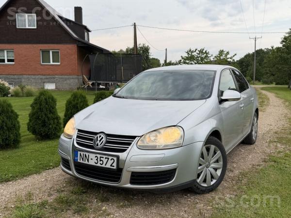 Grey Volkswagen Jetta 2006 in Gulbene, with an engine capacity of 1.90 L and mileage of 390 thousand km for 900 €, photo 7 on AUTOMOTO.COM.LV