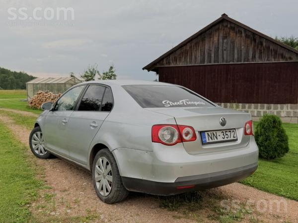 Grey Volkswagen Jetta 2006 in Gulbene, with an engine capacity of 1.90 L and mileage of 390 thousand km for 900 €, photo 8 on AUTOMOTO.COM.LV