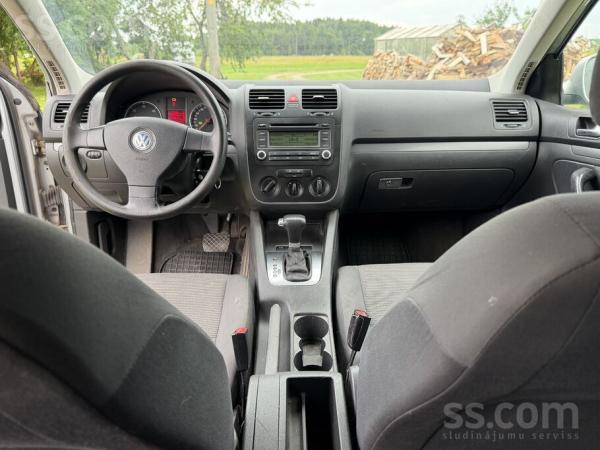 Grey Volkswagen Jetta 2006 in Gulbene, with an engine capacity of 1.90 L and mileage of 390 thousand km for 900 €, photo 9 on AUTOMOTO.COM.LV