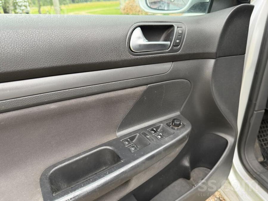 Grey Volkswagen Jetta 2006 in Gulbene, with an engine capacity of 1.90 L and mileage of 390 thousand km for 900 €, photo 12 on AUTOMOTO.COM.LV