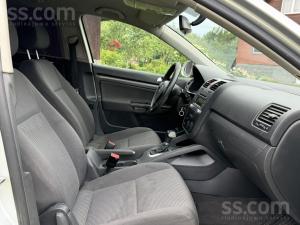 Grey Volkswagen Jetta 2006 in Gulbene, with an engine capacity of 1.90 L and mileage of 390 thousand km for 900 €, photo 13 on AUTOMOTO.COM.LV