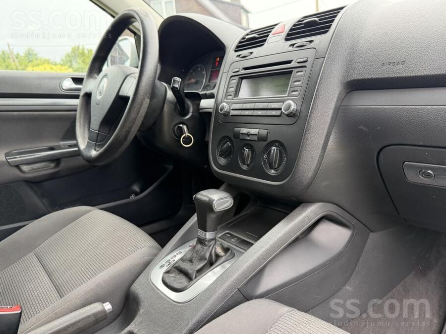 Grey Volkswagen Jetta 2006 in Gulbene, with an engine capacity of 1.90 L and mileage of 390 thousand km for 900 €, photo 14 on AUTOMOTO.COM.LV