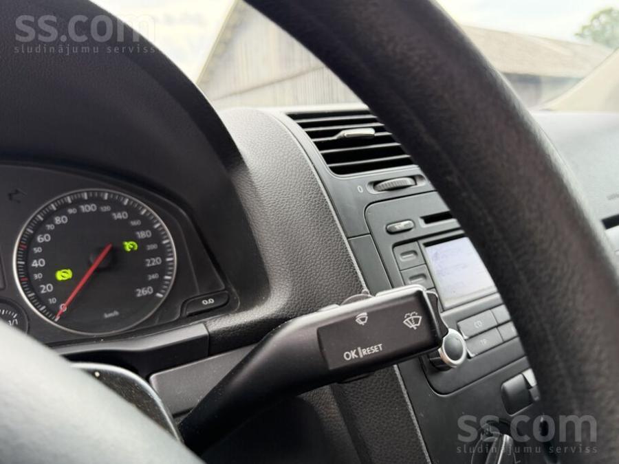 Grey Volkswagen Jetta 2006 in Gulbene, with an engine capacity of 1.90 L and mileage of 390 thousand km for 900 €, photo 16 on AUTOMOTO.COM.LV