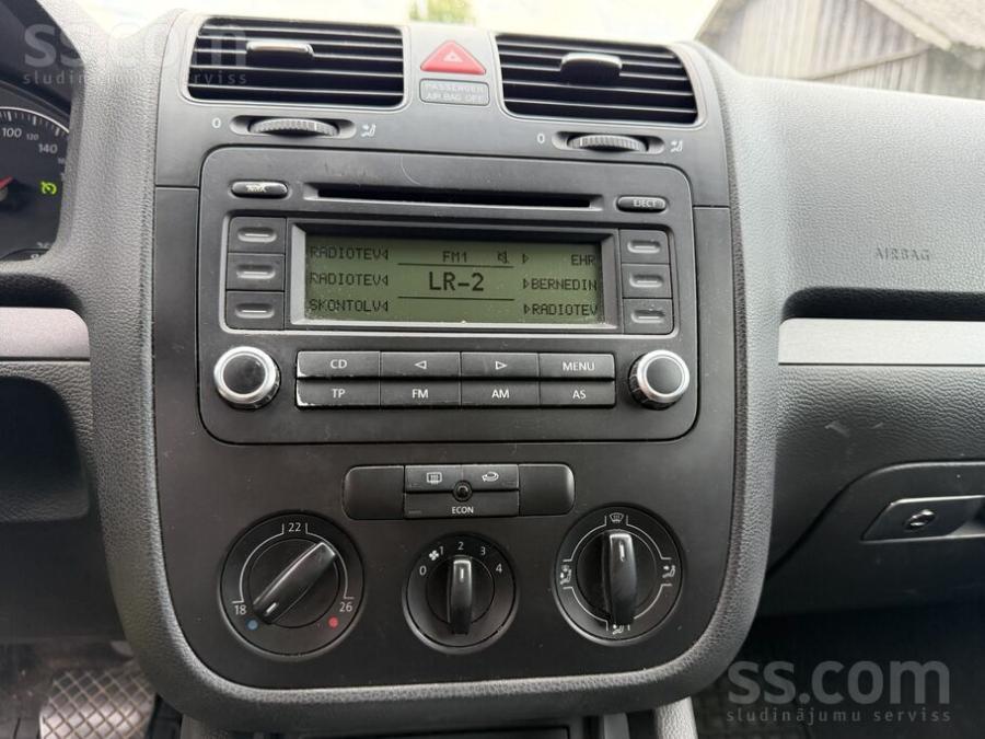 Grey Volkswagen Jetta 2006 in Gulbene, with an engine capacity of 1.90 L and mileage of 390 thousand km for 900 €, photo 17 on AUTOMOTO.COM.LV