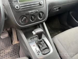 Grey Volkswagen Jetta 2006 in Gulbene, with an engine capacity of 1.90 L and mileage of 390 thousand km for 900 €, photo 18 on AUTOMOTO.COM.LV