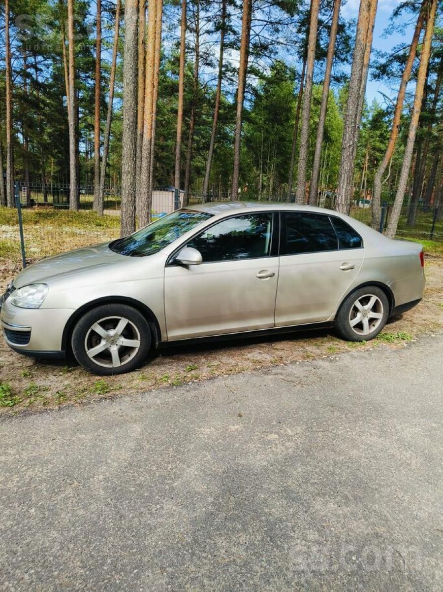 Pelēks Volkswagen Jetta 2006 Rīga, ar dzinēja tilpumu 1.60 L un nobraukumu 200 tūkst. km par 750 €, foto 3 vietnē AUTOMOTO.COM.LV