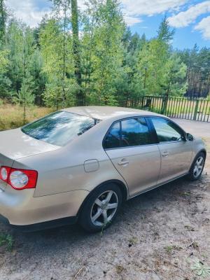 Pelēks Volkswagen Jetta 2006 Rīga, ar dzinēja tilpumu 1.60 L un nobraukumu 200 tūkst. km par 750 €, foto 5 vietnē AUTOMOTO.COM.LV