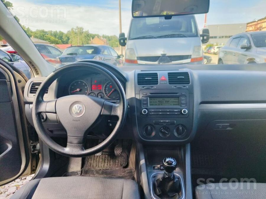 Pelēks Volkswagen Jetta 2006 Rīga, ar dzinēja tilpumu 1.60 L un nobraukumu 200 tūkst. km par 750 €, foto 10 vietnē AUTOMOTO.COM.LV