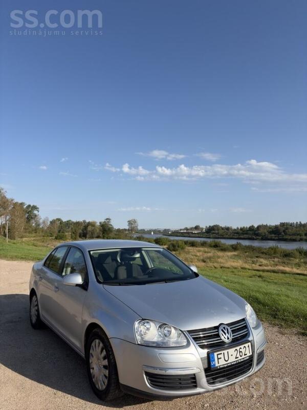 Grey Volkswagen Jetta 2006 in Daugavpils, with an engine capacity of 1.60 L and mileage of 148 thousand km for 2500 €, photo 1 on AUTOMOTO.COM.LV