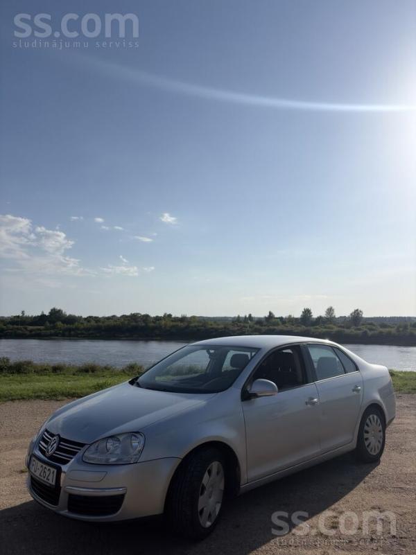 Grey Volkswagen Jetta 2006 in Daugavpils, with an engine capacity of 1.60 L and mileage of 148 thousand km for 2500 €, photo 3 on AUTOMOTO.COM.LV
