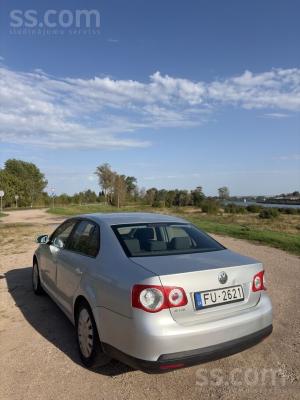Pelēks Volkswagen Jetta 2006 Daugavpils, ar dzinēja tilpumu 1.60 L un nobraukumu 148 tūkst. km par 2500 €, foto 5 vietnē AUTOMOTO.COM.LV