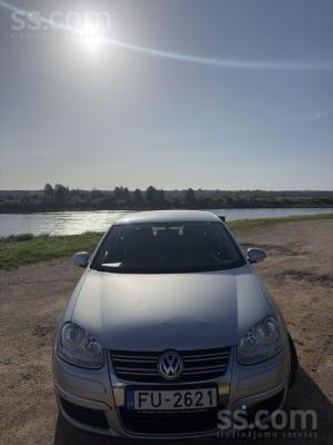 Pelēks Volkswagen Jetta 2006 Daugavpils, ar dzinēja tilpumu 1.60 L un nobraukumu 148 tūkst. km par 2500 €, foto 6 vietnē AUTOMOTO.COM.LV