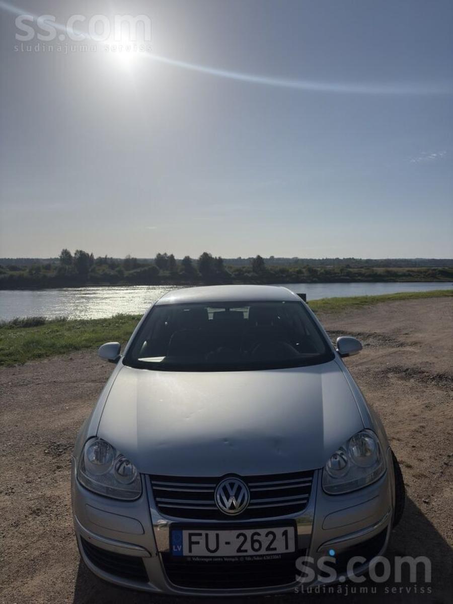 Pelēks Volkswagen Jetta 2006 Daugavpils, ar dzinēja tilpumu 1.60 L un nobraukumu 148 tūkst. km par 2500 €, foto 6 vietnē AUTOMOTO.COM.LV