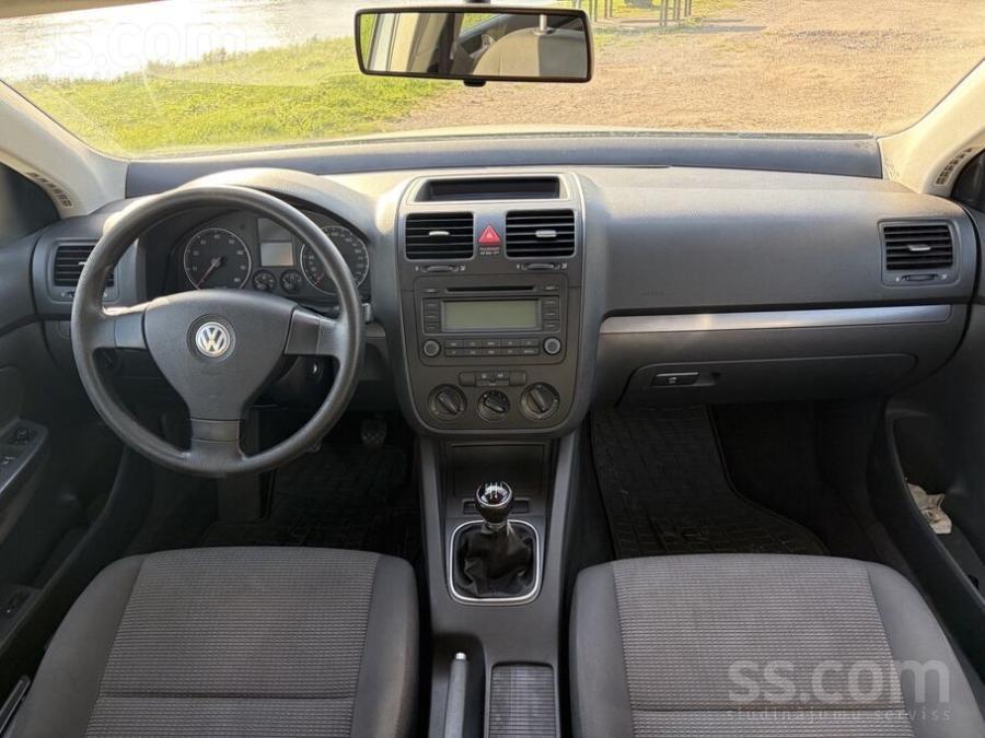 Pelēks Volkswagen Jetta 2006 Daugavpils, ar dzinēja tilpumu 1.60 L un nobraukumu 148 tūkst. km par 2500 €, foto 9 vietnē AUTOMOTO.COM.LV