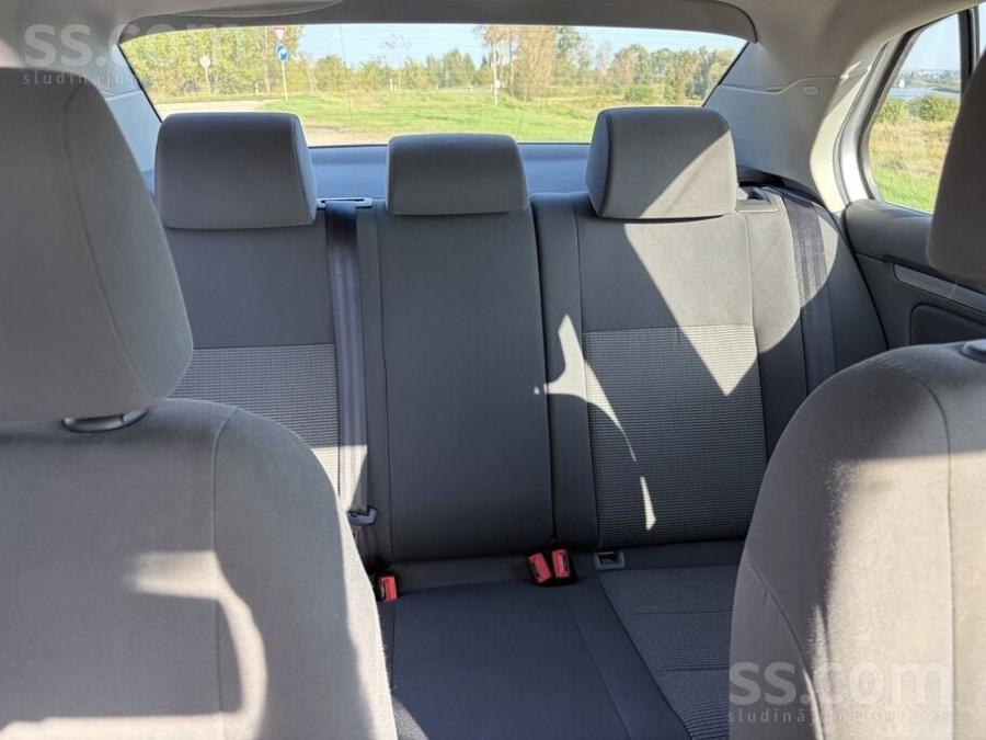 Pelēks Volkswagen Jetta 2006 Daugavpils, ar dzinēja tilpumu 1.60 L un nobraukumu 148 tūkst. km par 2500 €, foto 11 vietnē AUTOMOTO.COM.LV