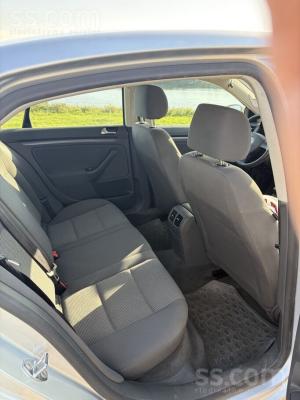 Pelēks Volkswagen Jetta 2006 Daugavpils, ar dzinēja tilpumu 1.60 L un nobraukumu 148 tūkst. km par 2500 €, foto 12 vietnē AUTOMOTO.COM.LV