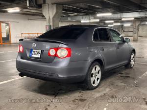 Pelēks Volkswagen Jetta 2006 Tallina, ar dzinēja tilpumu 2.00 L un nobraukumu 155 tūkst. km par 2200 €, foto 4 vietnē AUTOMOTO.COM.LV