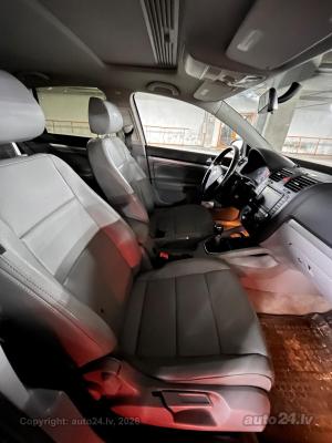 Pelēks Volkswagen Jetta 2006 Tallina, ar dzinēja tilpumu 2.00 L un nobraukumu 155 tūkst. km par 2200 €, foto 10 vietnē AUTOMOTO.COM.LV
