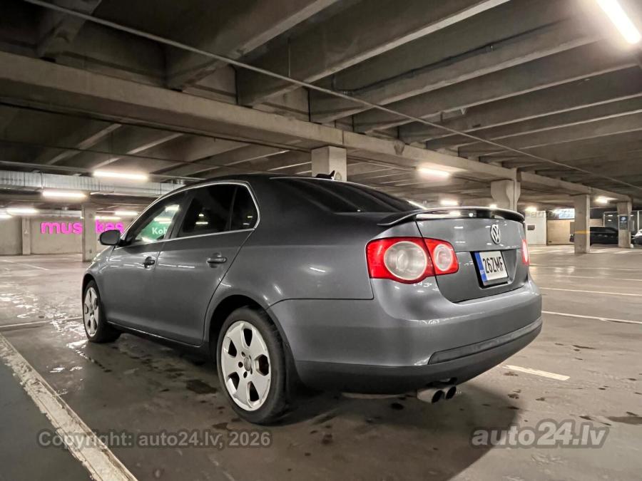 Pelēks Volkswagen Jetta 2006 Tallina, ar dzinēja tilpumu 2.00 L un nobraukumu 155 tūkst. km par 2200 €, foto 12 vietnē AUTOMOTO.COM.LV