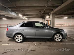 Pelēks Volkswagen Jetta 2006 Tallina, ar dzinēja tilpumu 2.00 L un nobraukumu 155 tūkst. km par 2200 €, foto 15 vietnē AUTOMOTO.COM.LV