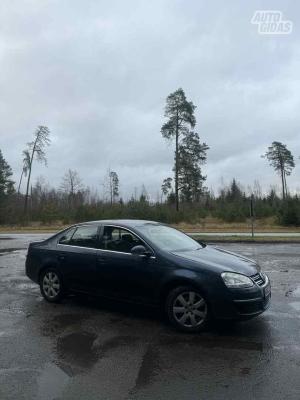 Pelēks Volkswagen Jetta 2007 Viļņa, ar dzinēja tilpumu 1.90 L un nobraukumu 215 tūkst. km par 1450 €, foto 3 vietnē AUTOMOTO.COM.LV