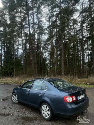 Grey Volkswagen Jetta 2007 in Vilnius, with an engine capacity of 1.90 L and mileage of 215 thousand km for 1550 €, photo 3 on AUTOMOTO.COM.LV