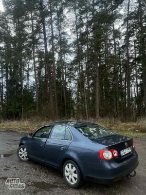 Pelēks Volkswagen Jetta 2007 Viļņa, ar dzinēja tilpumu 1.90 L un nobraukumu 215 tūkst. km par 1550 €, foto  vietnē AUTOMOTO.COM.LV