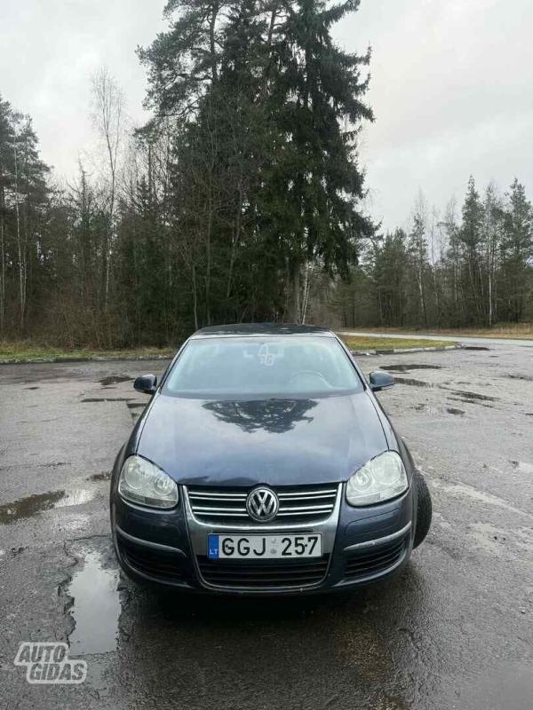 Grey Volkswagen Jetta 2007 in Vilnius, with an engine capacity of 1.90 L and mileage of 215 thousand km for 1550 €, photo 4 on AUTOMOTO.COM.LV