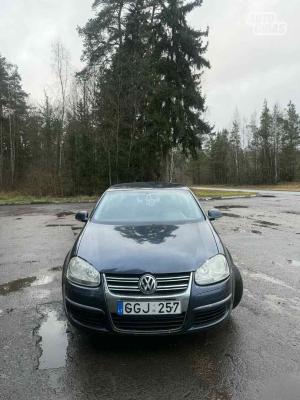 Grey Volkswagen Jetta 2007 in Vilnius, with an engine capacity of 1.90 L and mileage of 215 thousand km for 1450 €, photo 4 on AUTOMOTO.COM.LV