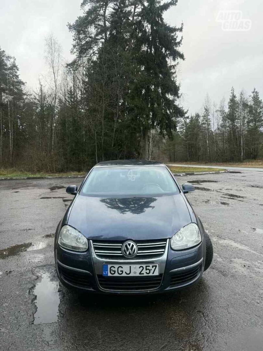 Grey Volkswagen Jetta 2007 in Vilnius, with an engine capacity of 1.90 L and mileage of 215 thousand km for 1450 €, photo 4 on AUTOMOTO.COM.LV