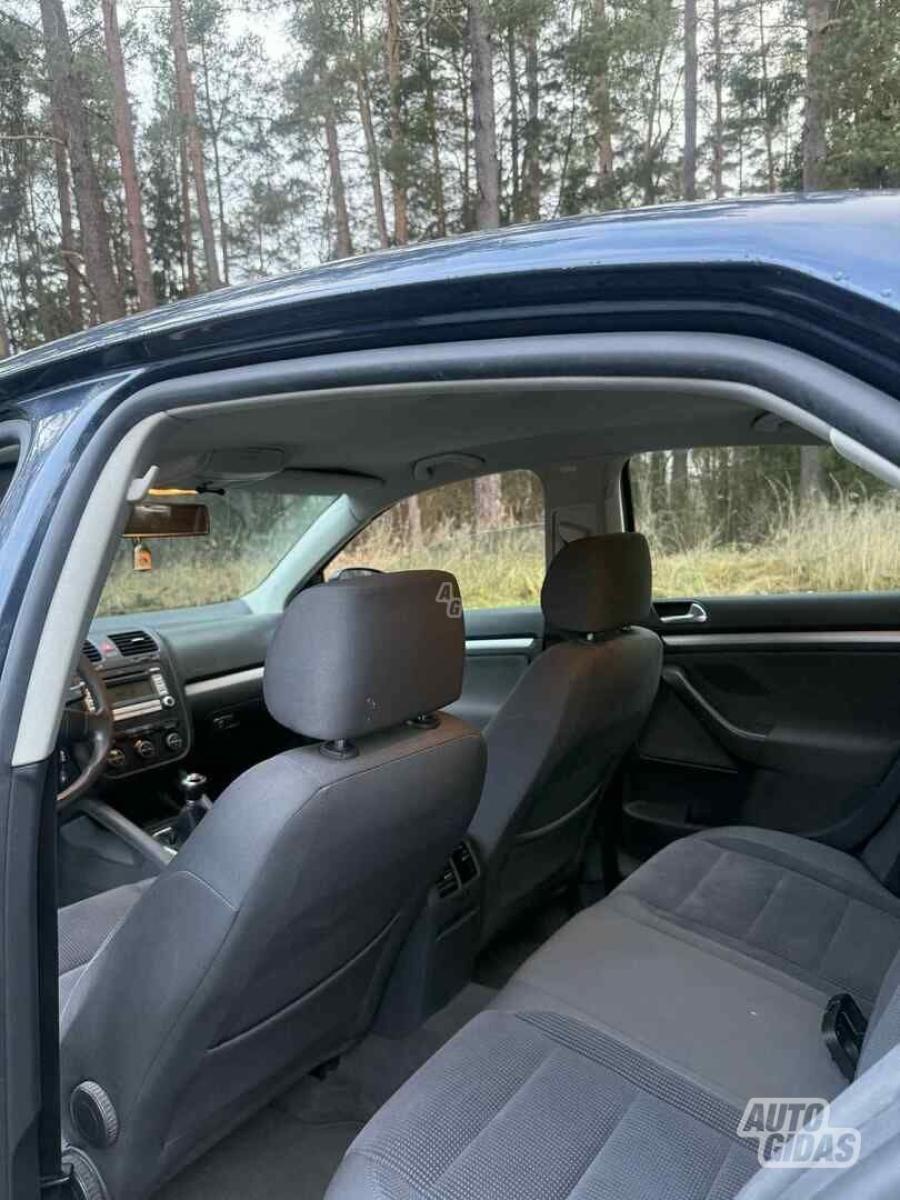 Grey Volkswagen Jetta 2007 in Vilnius, with an engine capacity of 1.90 L and mileage of 215 thousand km for 1450 €, photo 7 on AUTOMOTO.COM.LV