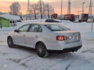 Pelēks Volkswagen Jetta 2007 Plungė, ar dzinēja tilpumu 1.90 L un nobraukumu 347 tūkst. km par 1350 €, foto 3 vietnē AUTOMOTO.COM.LV
