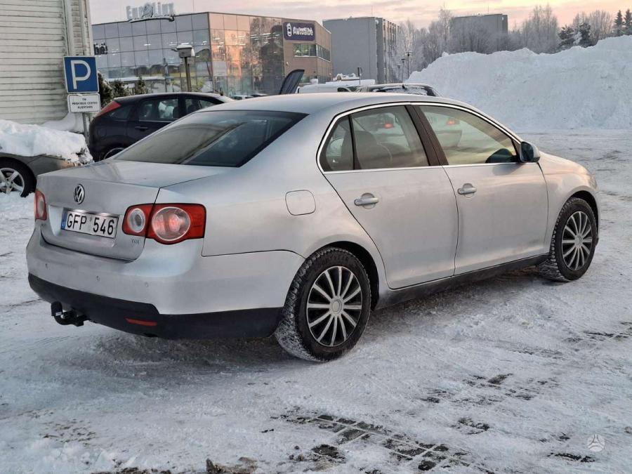Pelēks Volkswagen Jetta 2007 Plungė, ar dzinēja tilpumu 1.90 L un nobraukumu 347 tūkst. km par 1350 €, foto 5 vietnē AUTOMOTO.COM.LV