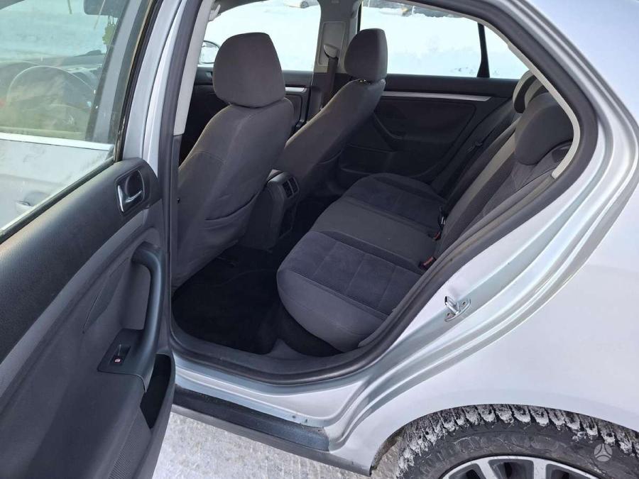 Pelēks Volkswagen Jetta 2007 Plungė, ar dzinēja tilpumu 1.90 L un nobraukumu 347 tūkst. km par 1350 €, foto 13 vietnē AUTOMOTO.COM.LV