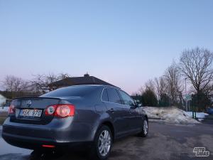 Grey Volkswagen Jetta 2007 in Vilnius, with an engine capacity of 2.00 L and mileage of 430 thousand km for 2550 €, photo 2 on AUTOMOTO.COM.LV