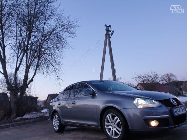 Grey Volkswagen Jetta 2007 in Vilnius, with an engine capacity of 2.00 L and mileage of 430 thousand km for 2550 €, photo 3 on AUTOMOTO.COM.LV