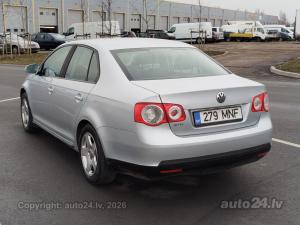 Grey Volkswagen Jetta 2007 in Tartu, with an engine capacity of 1.60 L and mileage of 126 thousand km for 2190 €, photo 4 on AUTOMOTO.COM.LV