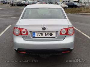 Grey Volkswagen Jetta 2007 in Tartu, with an engine capacity of 1.60 L and mileage of 126 thousand km for 2190 €, photo 5 on AUTOMOTO.COM.LV