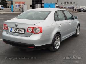 Grey Volkswagen Jetta 2007 in Tartu, with an engine capacity of 1.60 L and mileage of 126 thousand km for 2190 €, photo 6 on AUTOMOTO.COM.LV