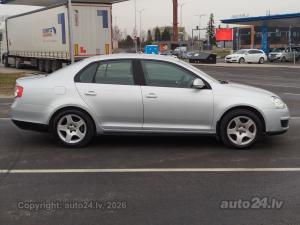 Grey Volkswagen Jetta 2007 in Tartu, with an engine capacity of 1.60 L and mileage of 126 thousand km for 2190 €, photo 7 on AUTOMOTO.COM.LV