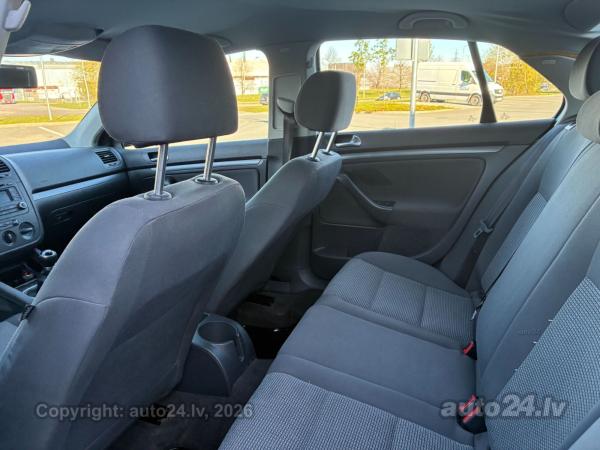 Pelēks Volkswagen Jetta 2007 Tallina, ar dzinēja tilpumu 1.60 L un nobraukumu 172 tūkst. km par 999 €, foto 5 vietnē AUTOMOTO.COM.LV