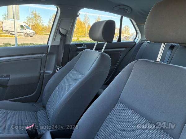 Pelēks Volkswagen Jetta 2007 Tallina, ar dzinēja tilpumu 1.60 L un nobraukumu 172 tūkst. km par 999 €, foto 9 vietnē AUTOMOTO.COM.LV