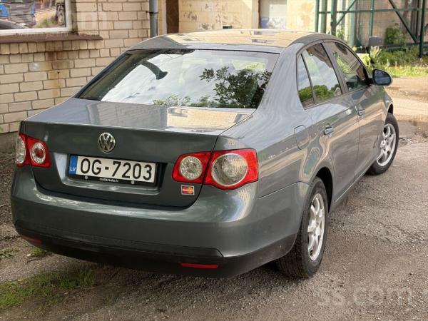 Серый Фольксваген Джетта 2007 в Даугавпилс, объемом двигателя 1.90 л и пробегом 210 тыс. км за 2200 €, фото 3 на AUTOMOTO.COM.LV