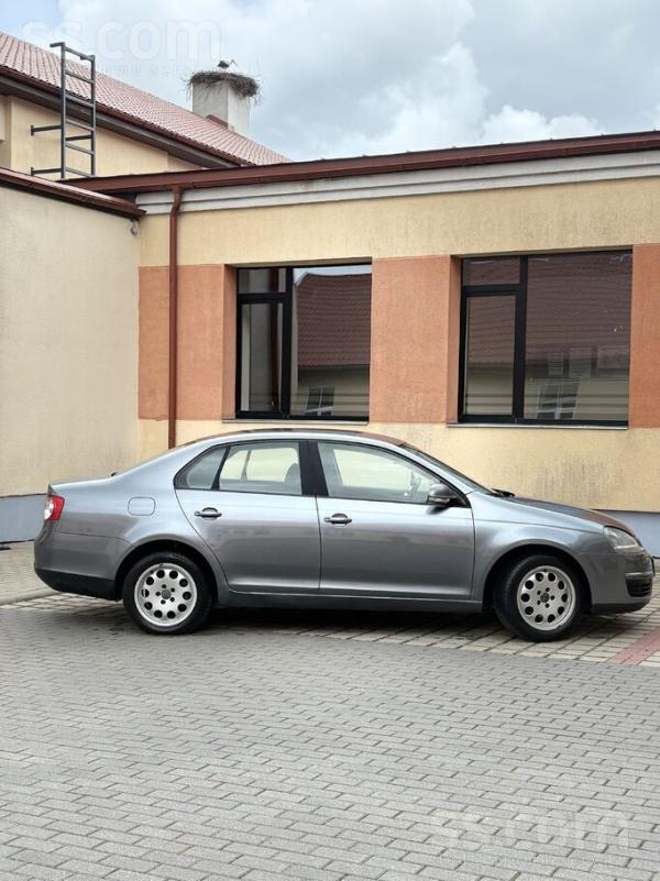 Grey Volkswagen Jetta 2007 in Kuldiga, with an engine capacity of 1.60 L and mileage of 0 thousand km for 2500 €, photo 2 on AUTOMOTO.COM.LV